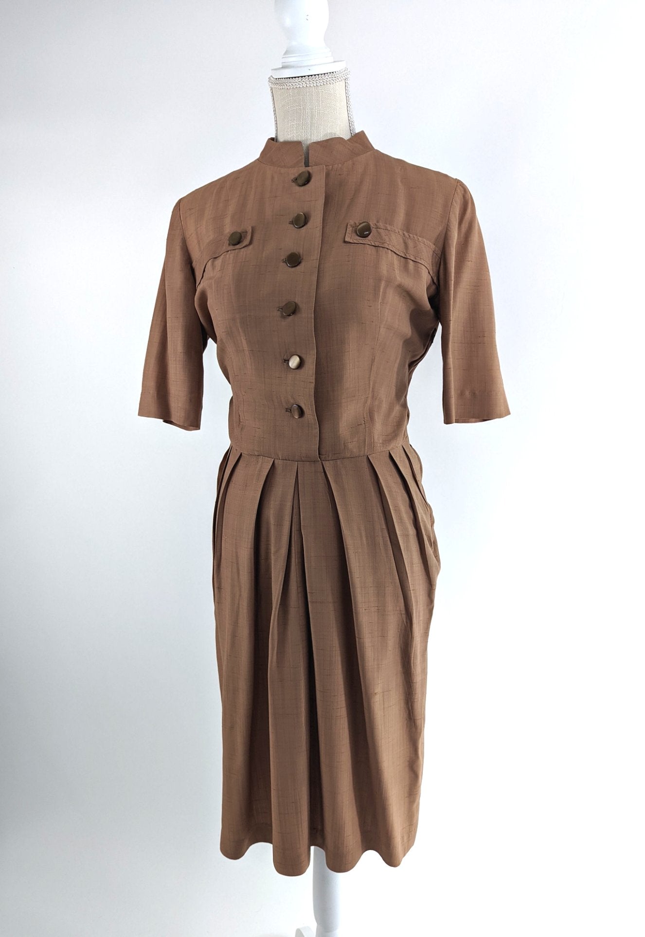 Tan Dress with Lucite Tiger Eye Buttons – HobbyBobbins