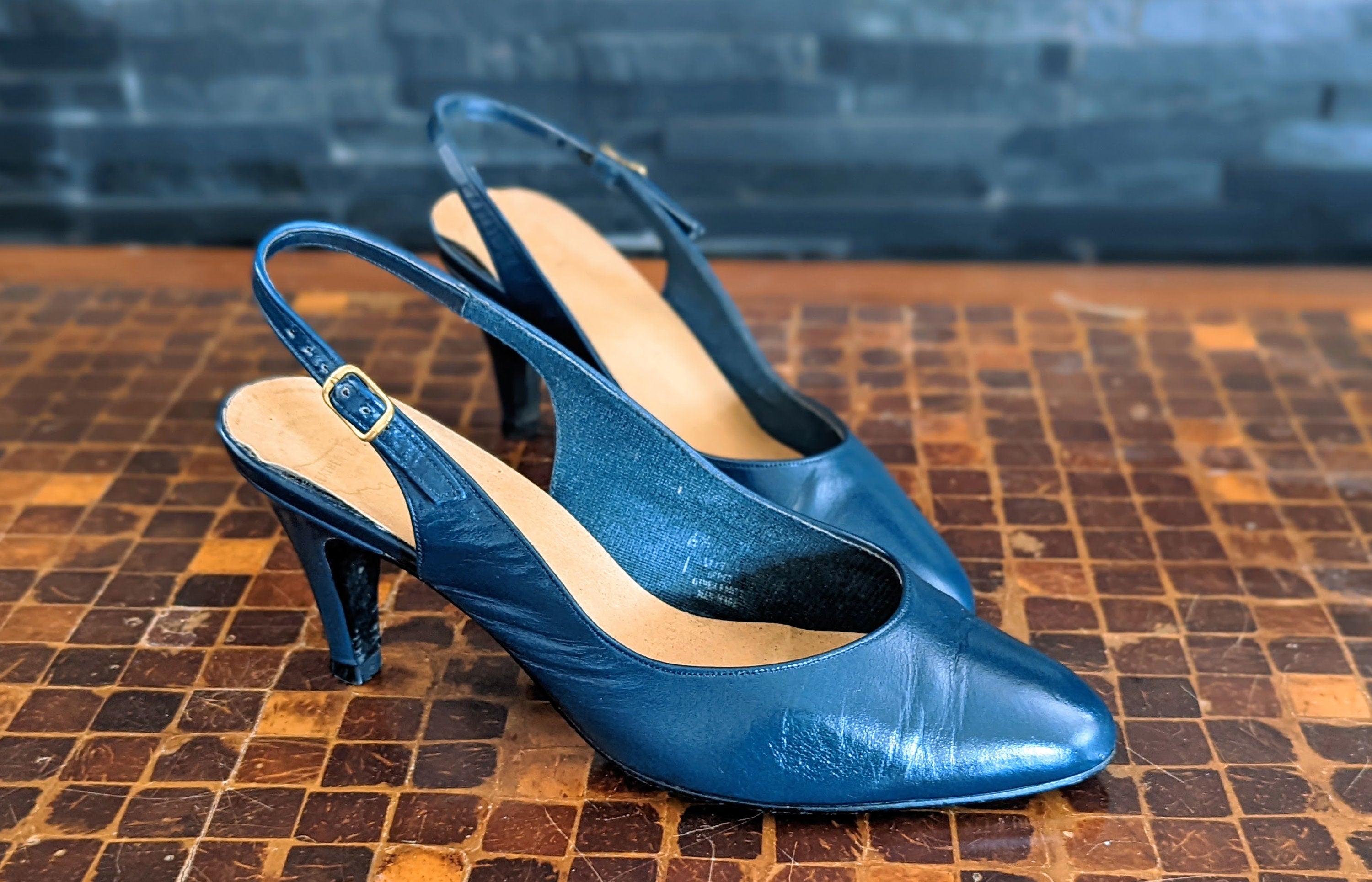 Vintage Fashionable's Leather Classic Blue Closed Toe Heel with Origin ...